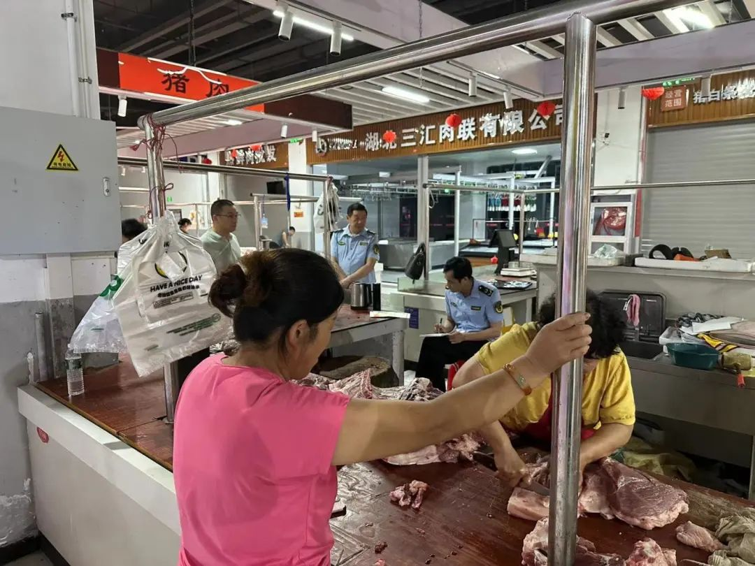 凌晨出动，通城县市场监管局突击检查“白条肉”--湖北省市场监督管理局-放心消费创建